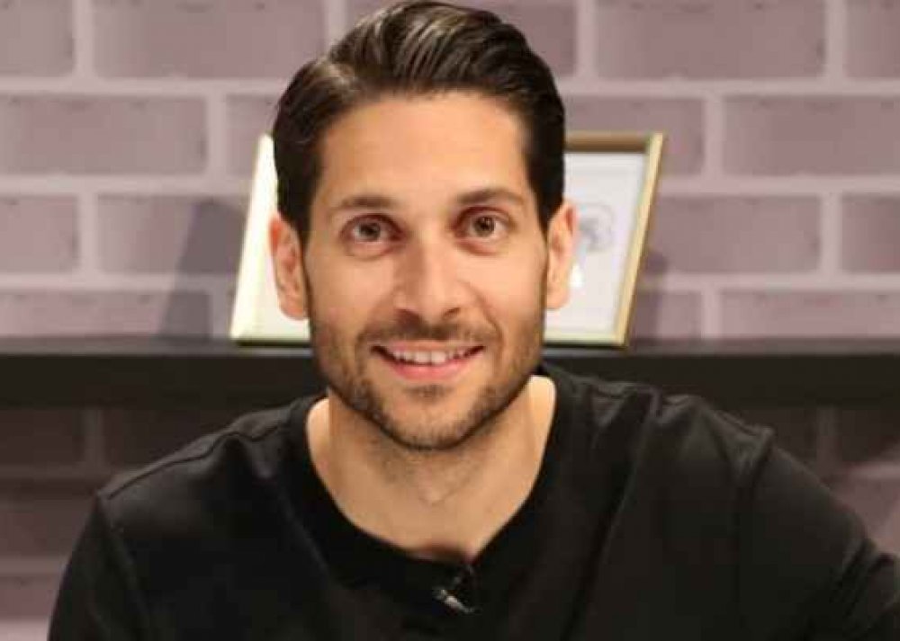 Roya TV's Fares Sayegh receives DW's Freedom of Speech Award | | News ...